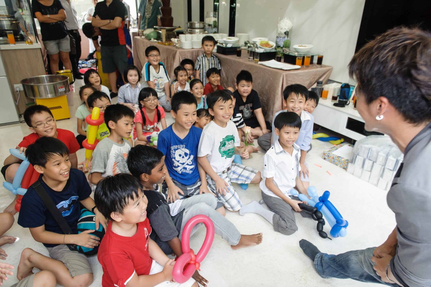 Kids Magic Show & Kids Birthday Party Magicians in Singapore