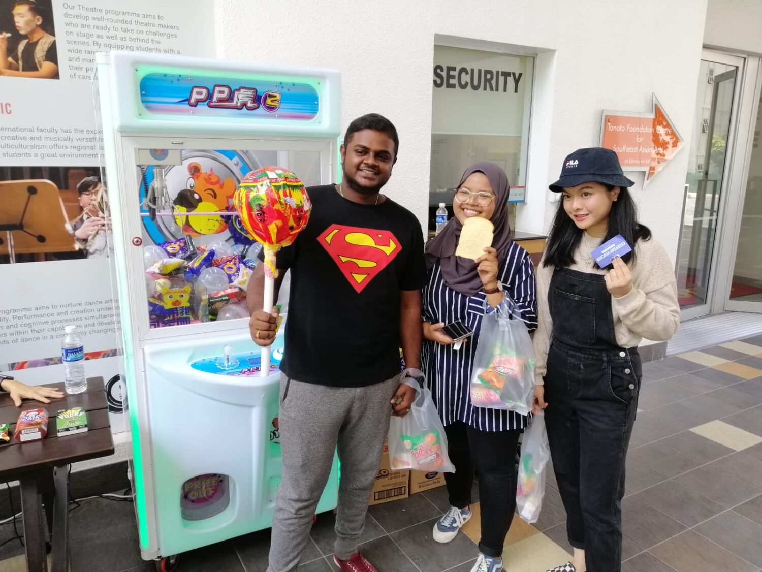 Singapore Arcade Claw Machine Rental for Events and Kids Party